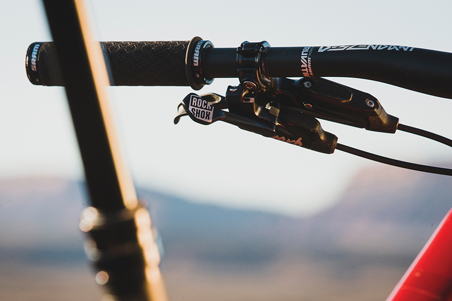 Eindelijk: RockShox komt met "1x remote" voor Reverb - Velozine