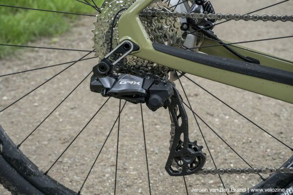Test | Shimano GRX Di2 2x12: Semi-draadloos schakelen op je gravelbike